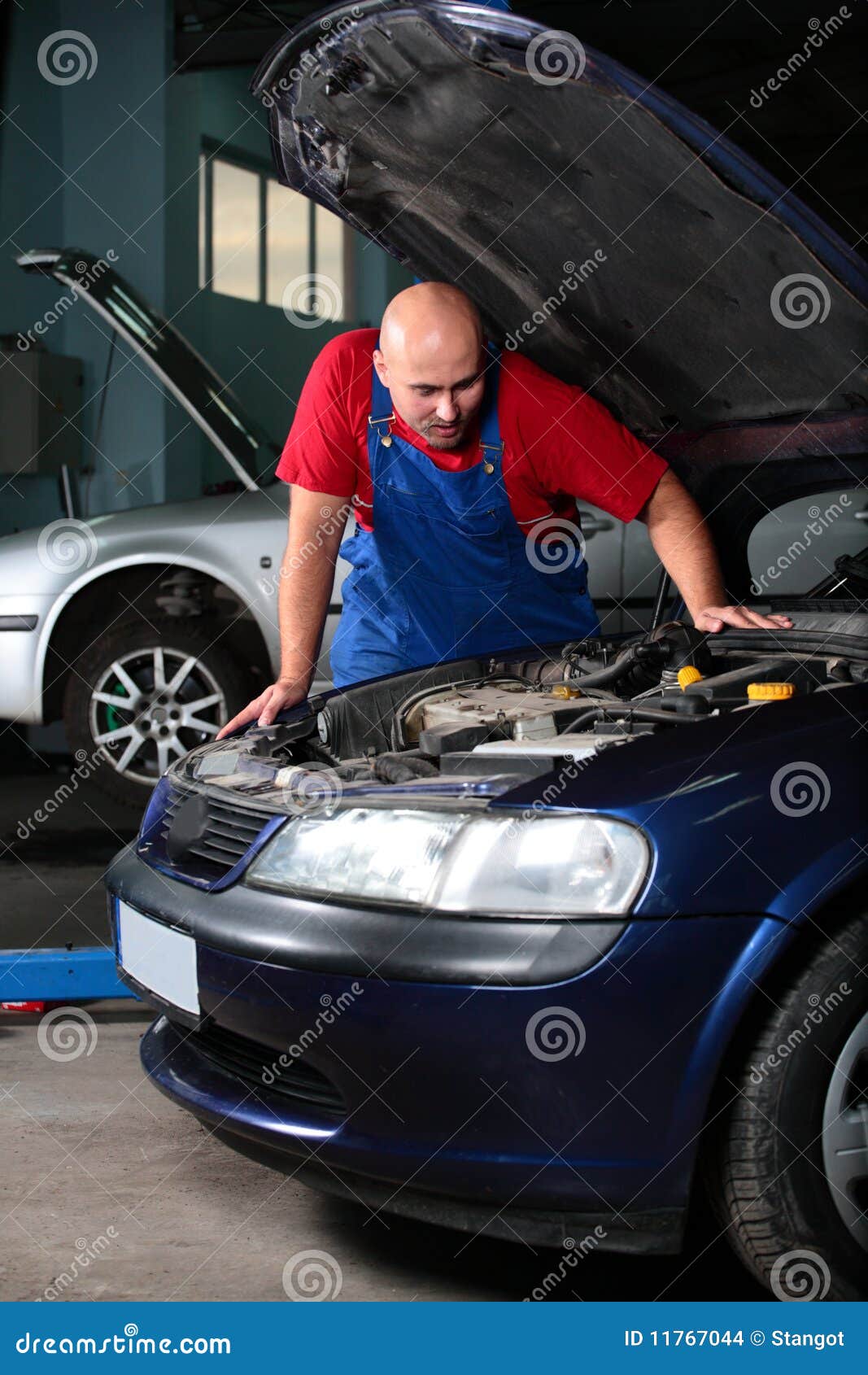 Working car mechanic stock photo. Image of service, blue - 11767044