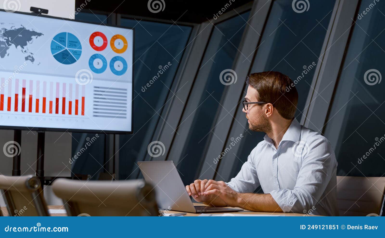 Working Corporate Leader Using Computer Technology Stock Image - Image ...
