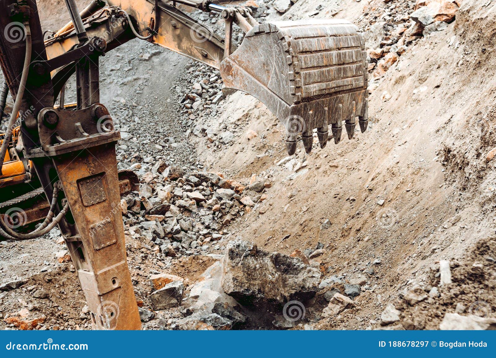 Working Details of Excavator. Huge Scoop and Industrial Details on ...