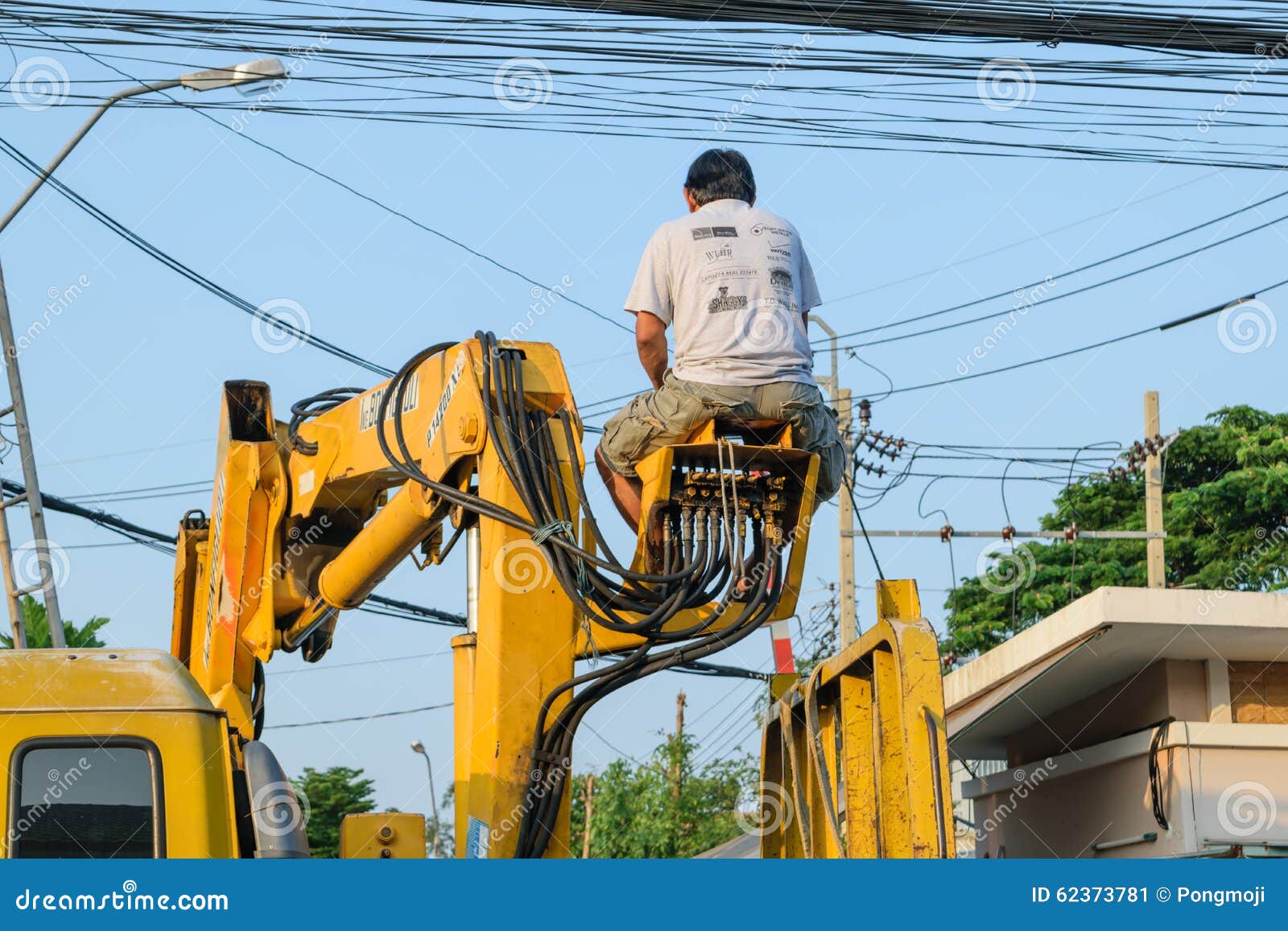 Working for drain cleaning editorial photo. Image of toilets - 62373781