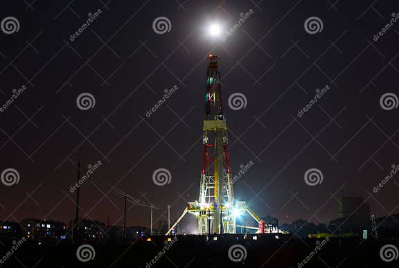 Working Drilling Rig in Night Stock Image - Image of business, drill ...