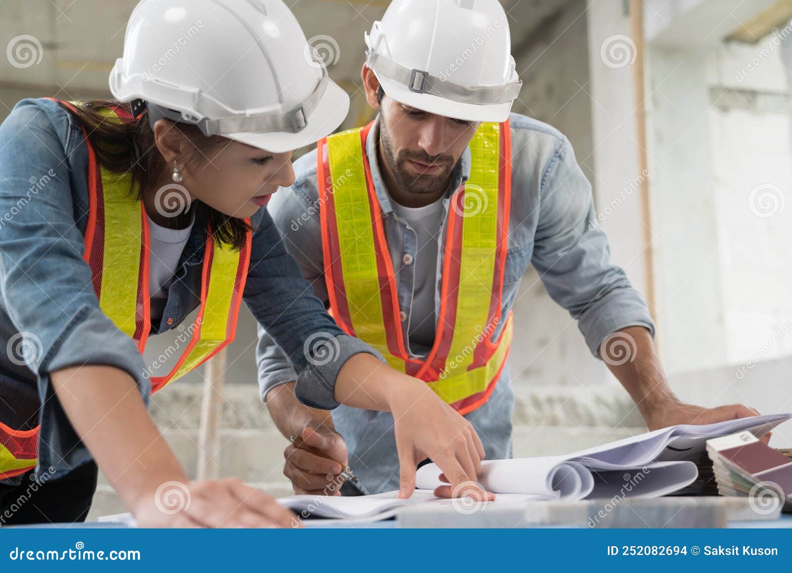 Team Onsite of Architecture Inspector and Discuss Together Stock Photo ...