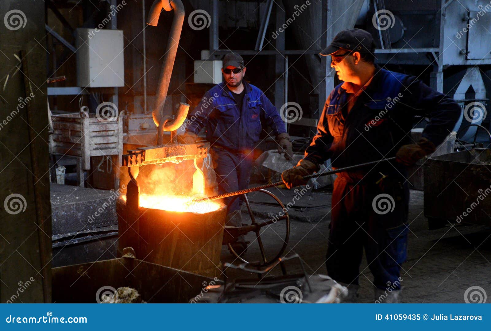 Working In A Foundry Editorial Image Image Of Metal 41059435