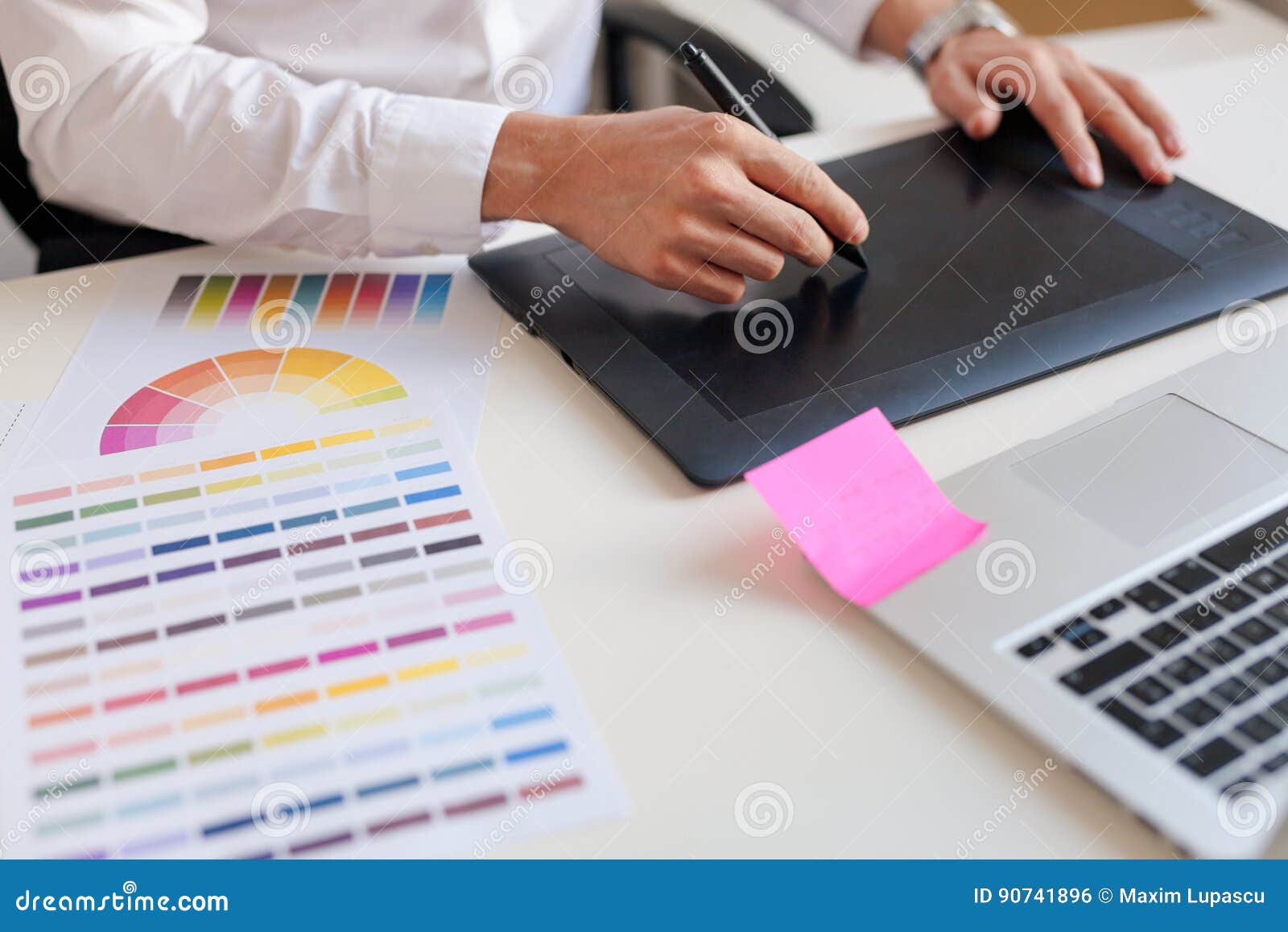 An Working with Graphic Tab Stock Photo - Image of business, modern ...