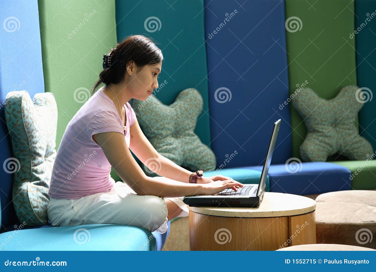 Working at Lobby stock image. Image of lobby, woman, computer - 1552715