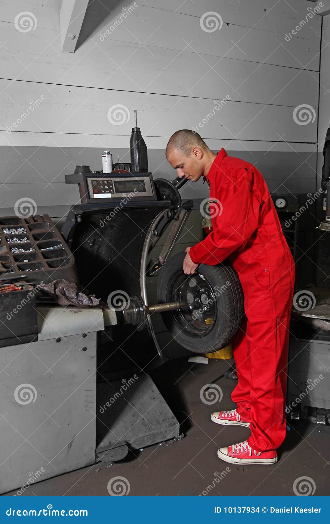 Working mechanist stock photo. Image of aspiring, machinist - 10137934
