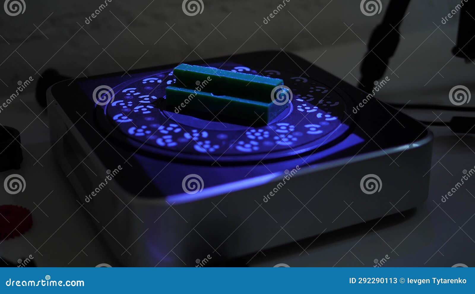 A Working Modern 3D Scanner Reading Data from a Plastic Object ...