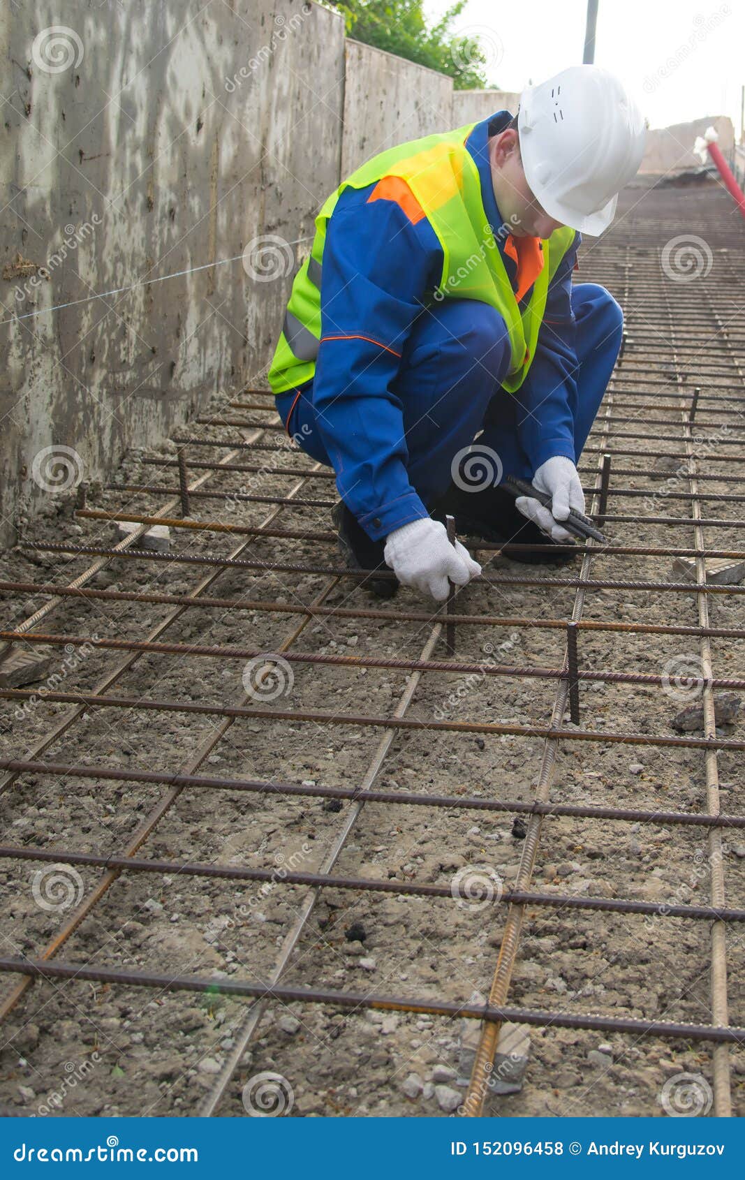 Working Moments on the Binding of Reinforcement, before the Preparation ...