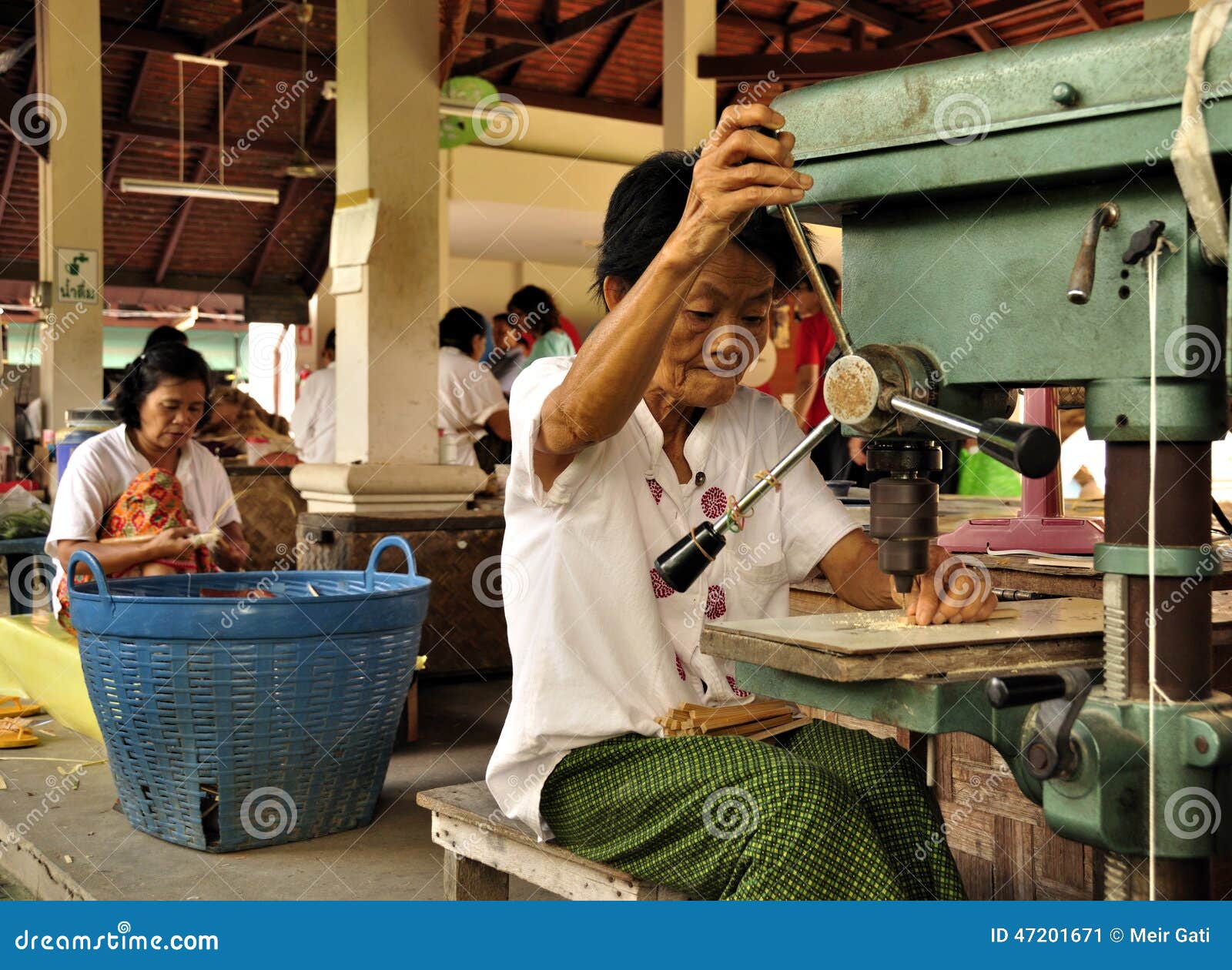 Working old woman editorial photo. Image of wrinkles - 47201671