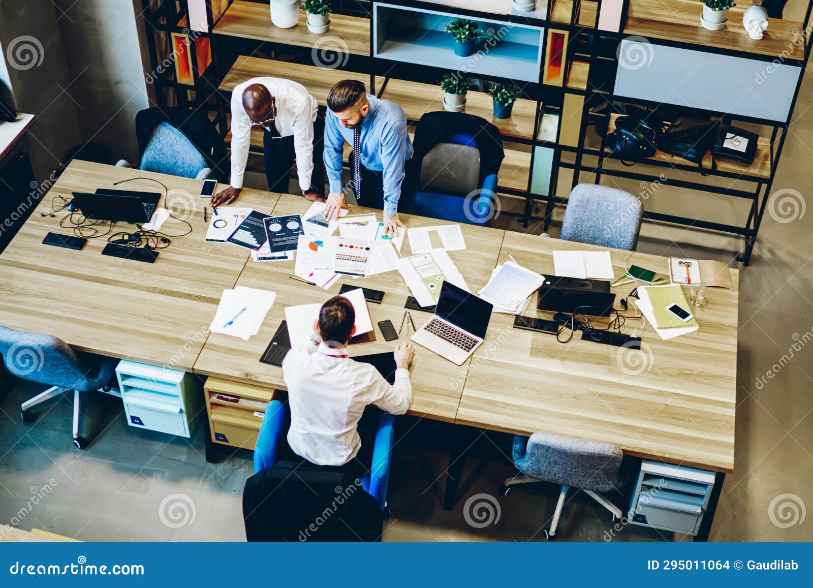 Working Process of Experienced Entrepreneurs in Modern Office Stock ...