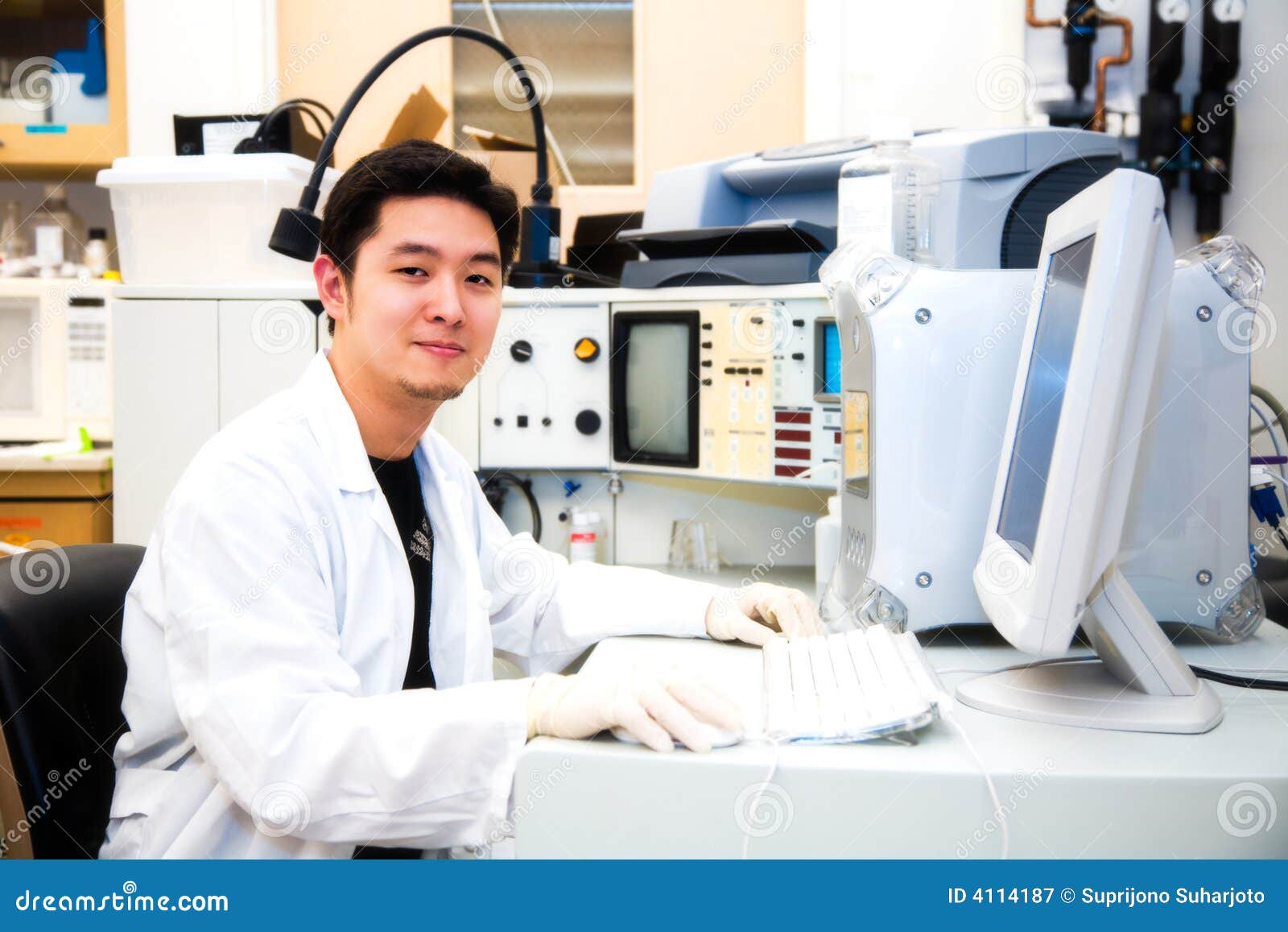 Working scientist stock image. Image of biomedical, inspection - 4114187