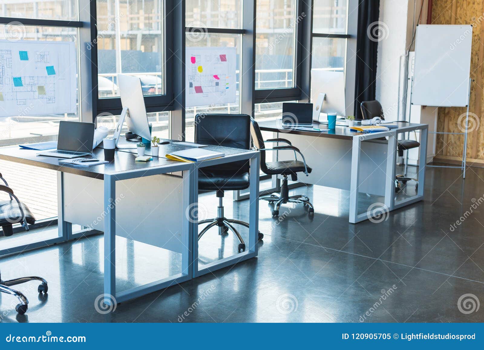 Working Computers Stock Photos - Download 8,208 Royalty Free Photos