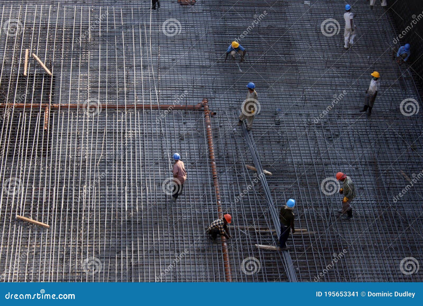 Workmen on a Construction Site in Dubai, UAE Editorial Photo - Image of ...