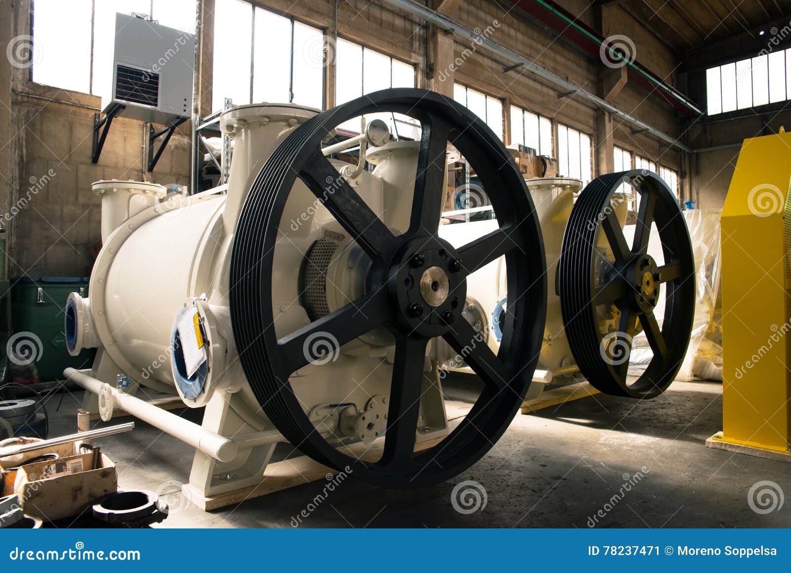 Workshop: Construction of Vacuum Pumps Stock Image - Image of vacuum ...