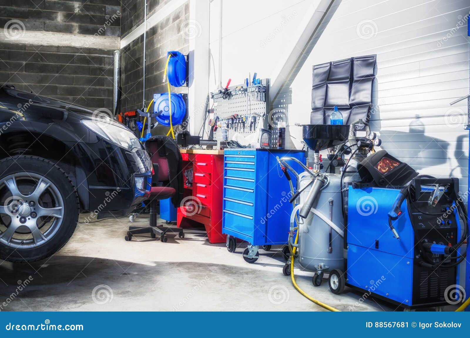 Workshop on Repair and Maintenance of Vehicles Stock Image - Image of ...