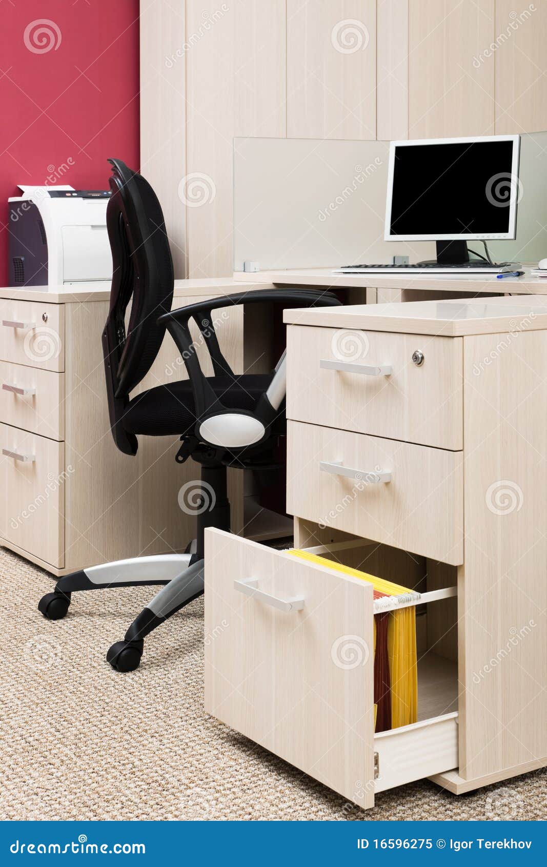 Workstation with a Computer Stock Image - Image of carpet, desk: 16596275