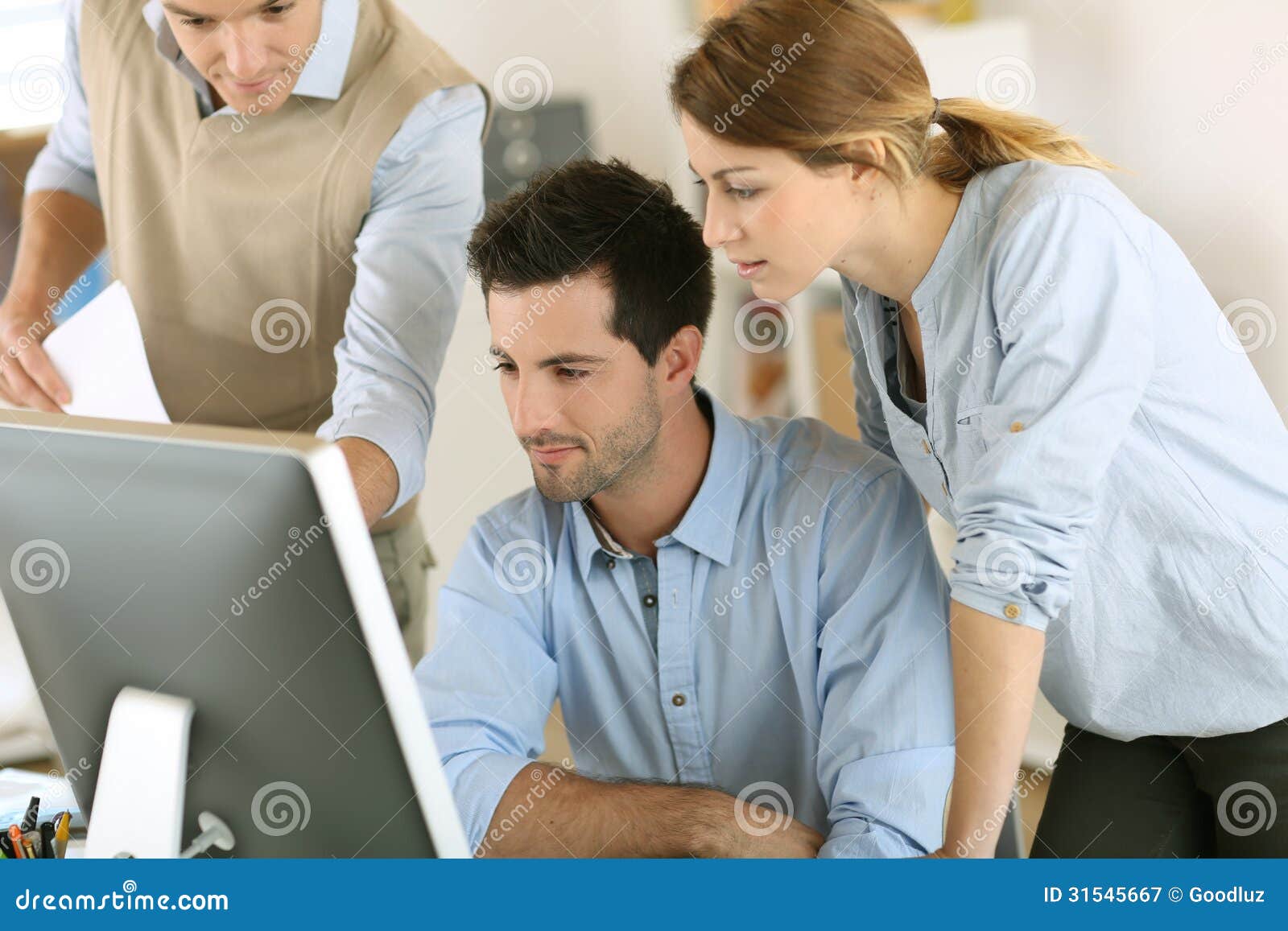 Workteam with Computer in Office Stock Image - Image of girl, desk ...