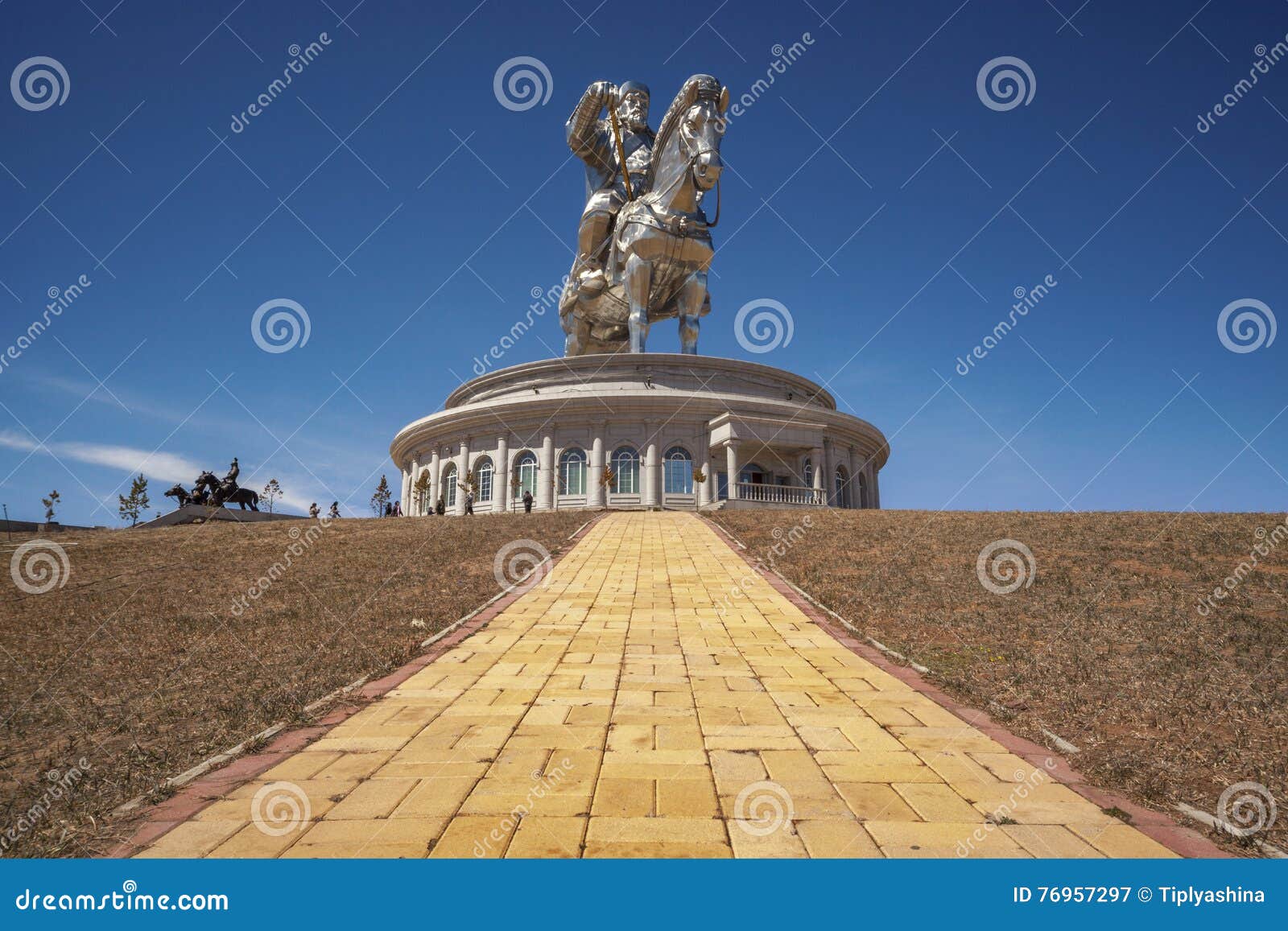 World& X27; S Grootste Standbeeld Van Chinghis Khan Stock Afbeelding ...