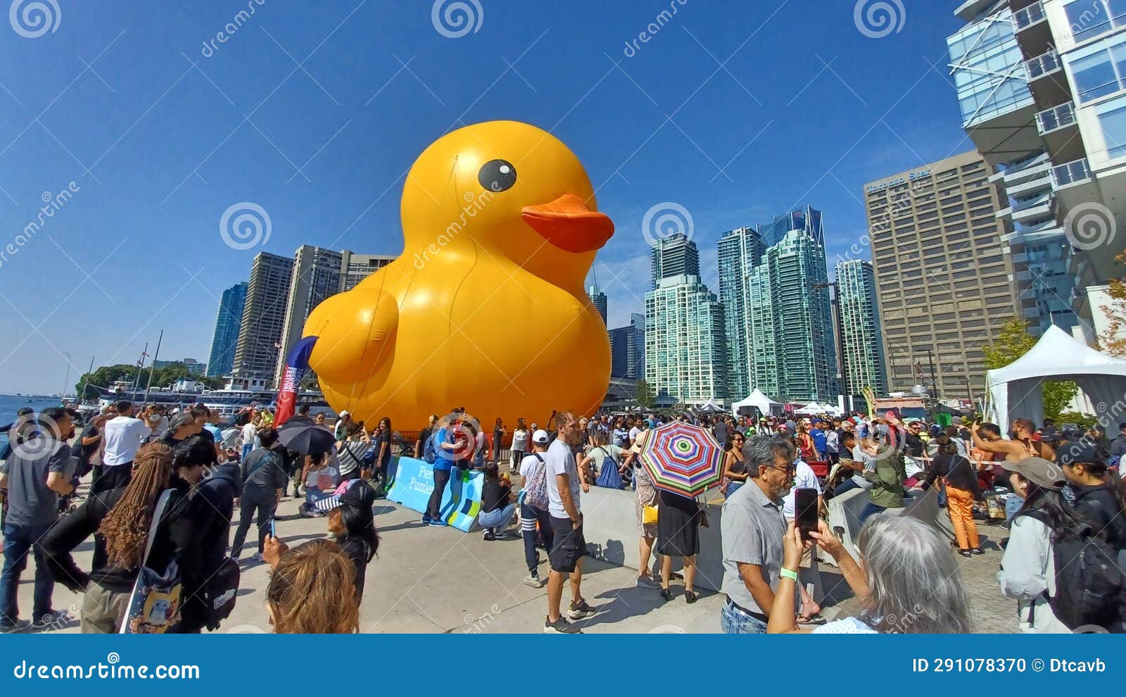 World S Largest Rubber Duck in Toronto Editorial Image - Image of ...