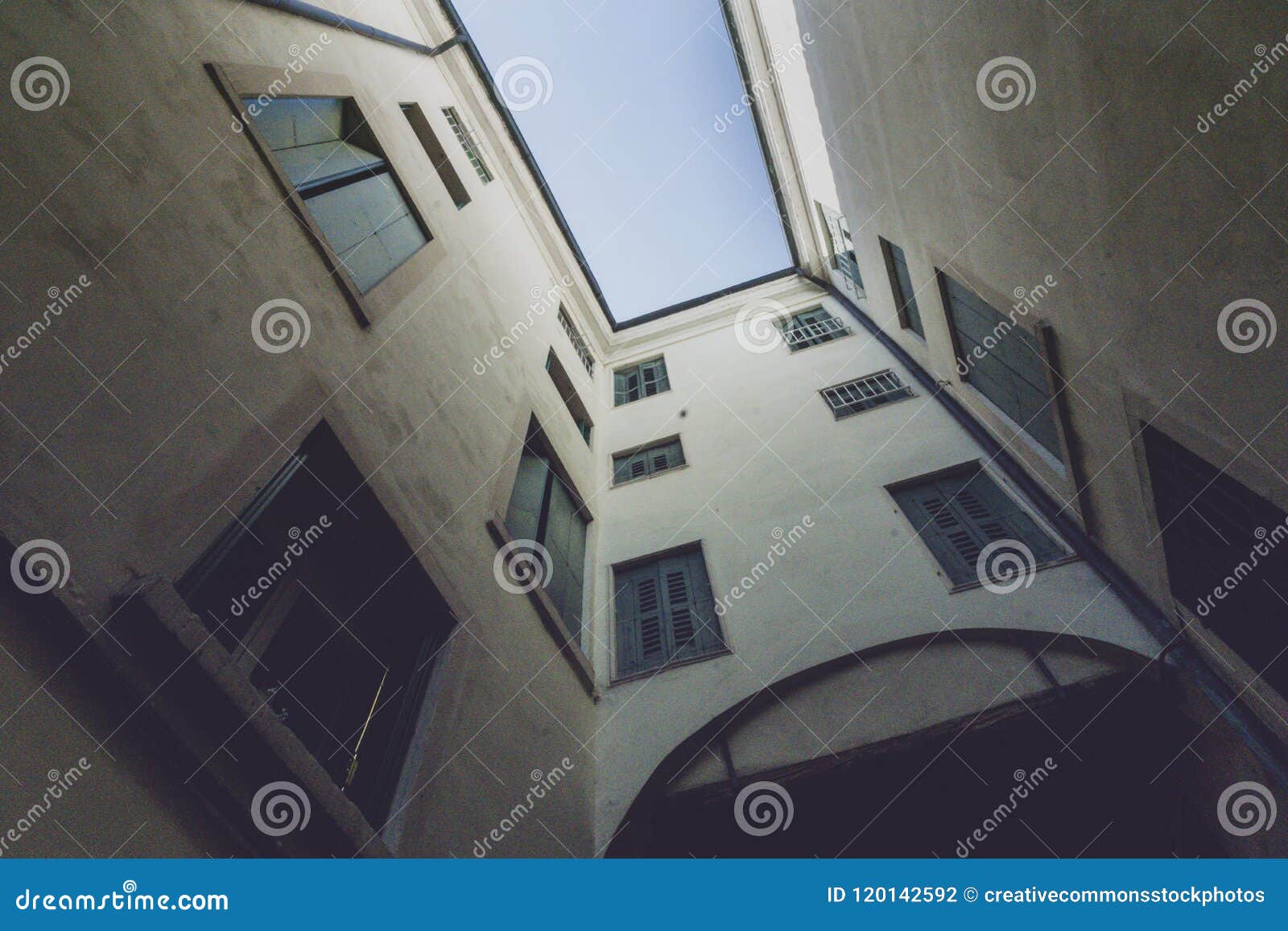 Worm's Eyeview Of Building Picture. Image: 120142592