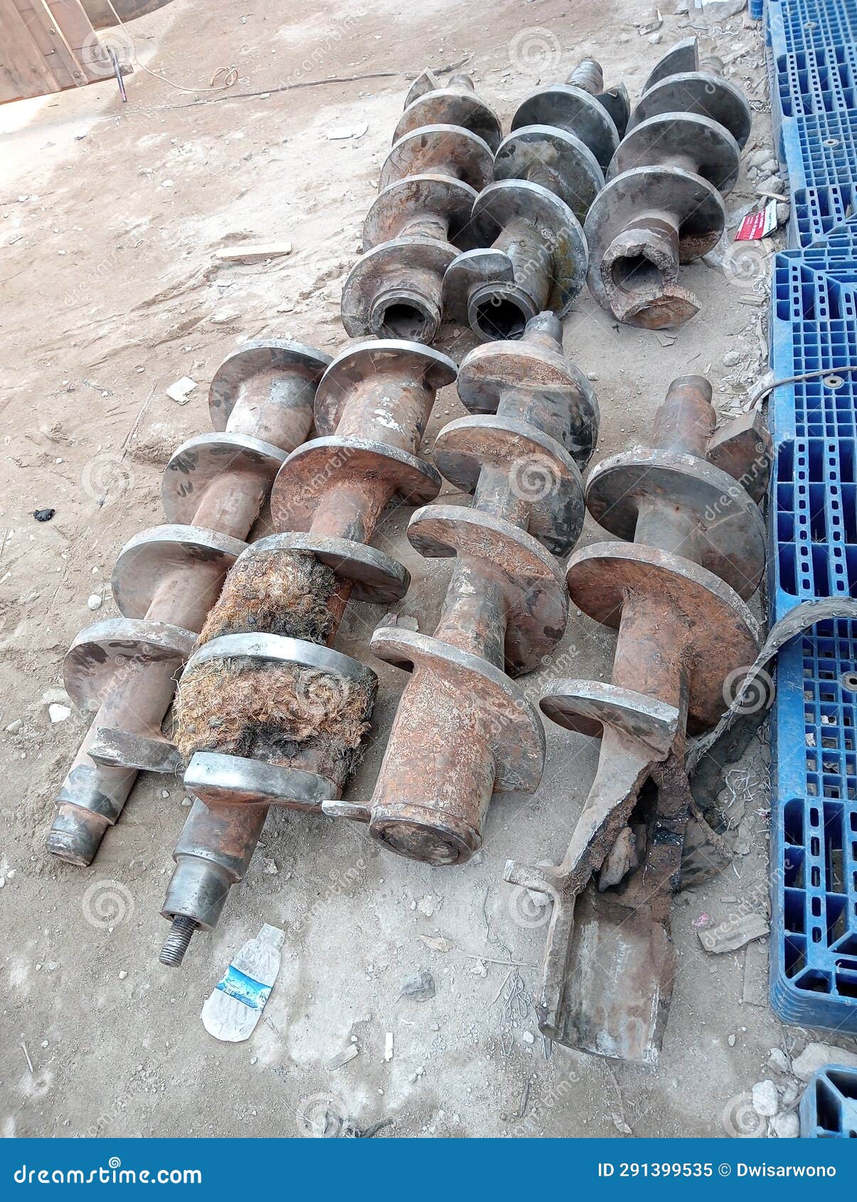 Worm scrap metal stock image. Image of metal, scrap - 291399535