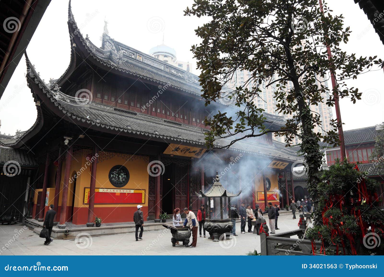 Worship in a Buddhist Temple Editorial Stock Photo - Image of buddhism ...