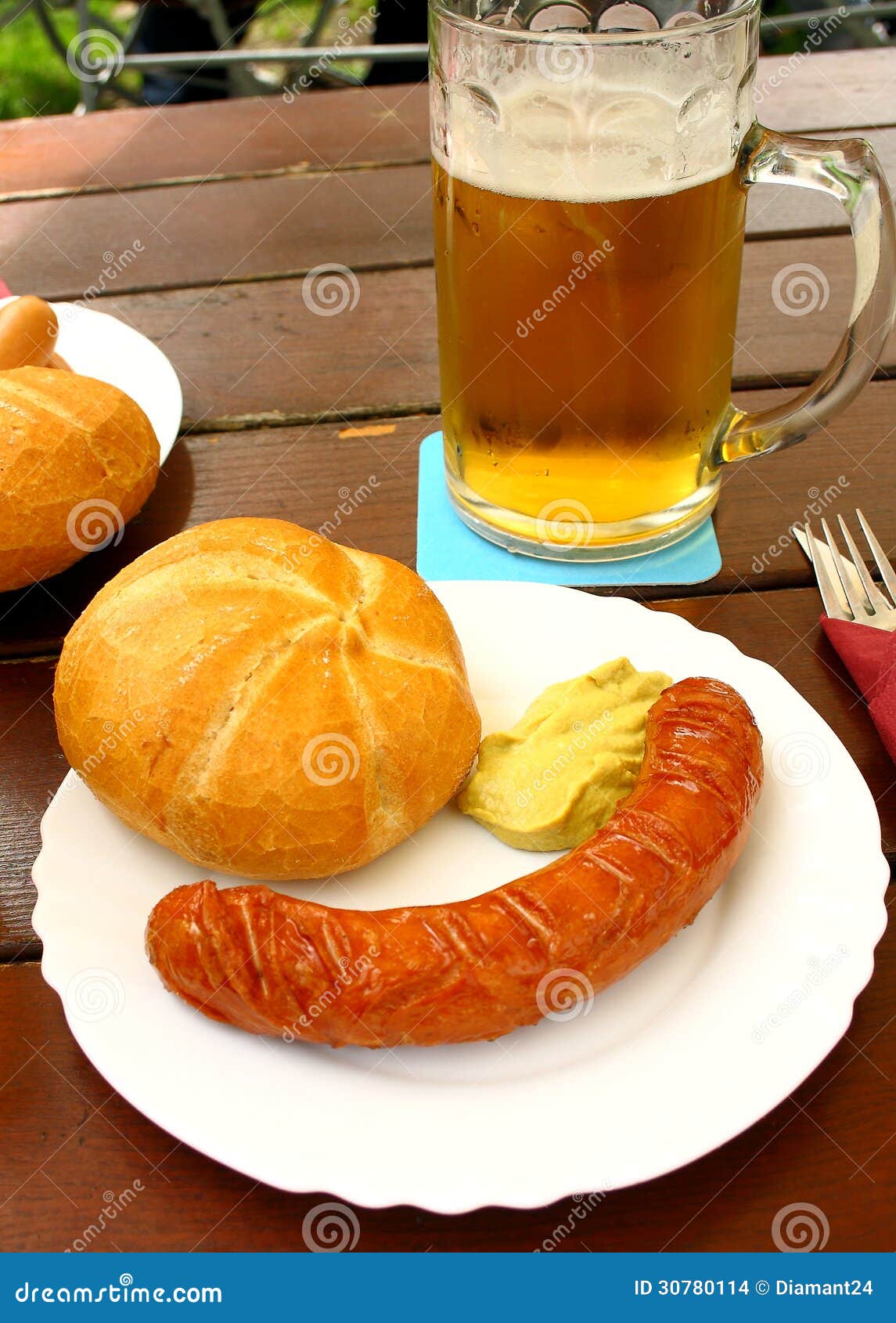 Worst Met Brood En Mosterd in Biertuin Stock Foto - Image of broodje ...