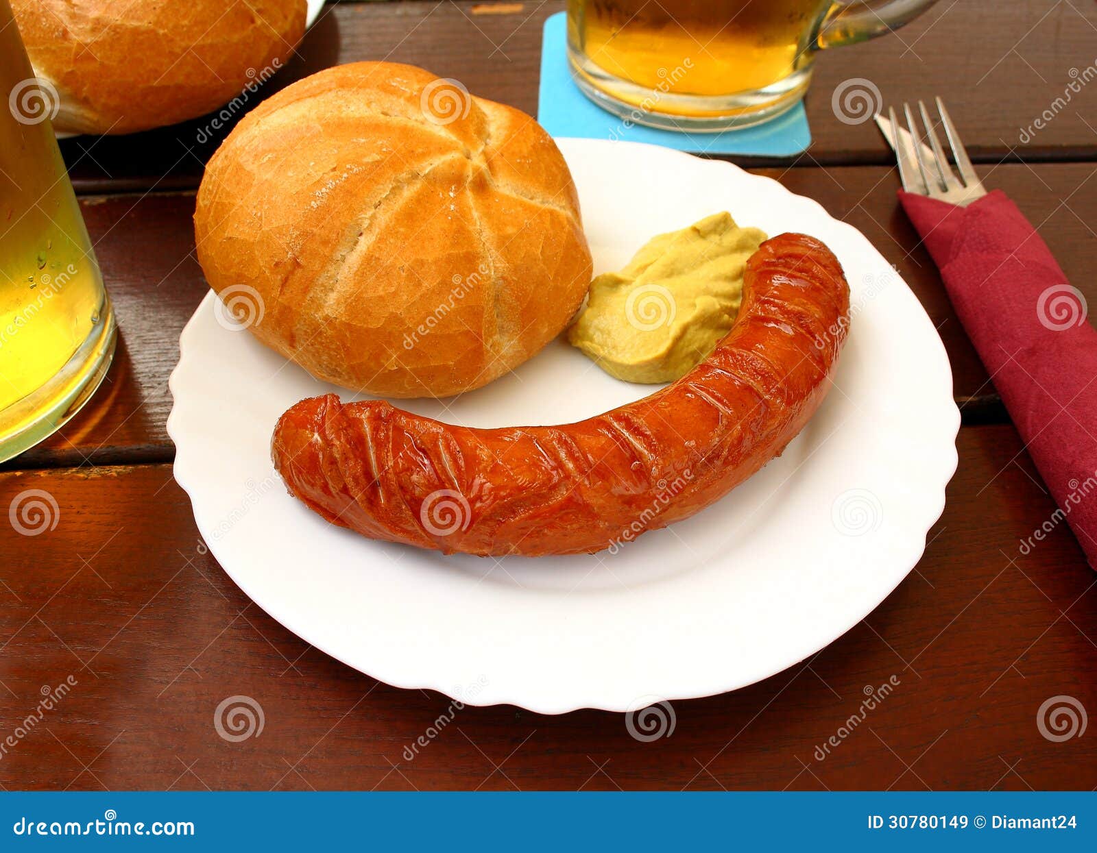 Worst Met Brood Op De Lijst in Biertuin Stock Afbeelding - Image of ...