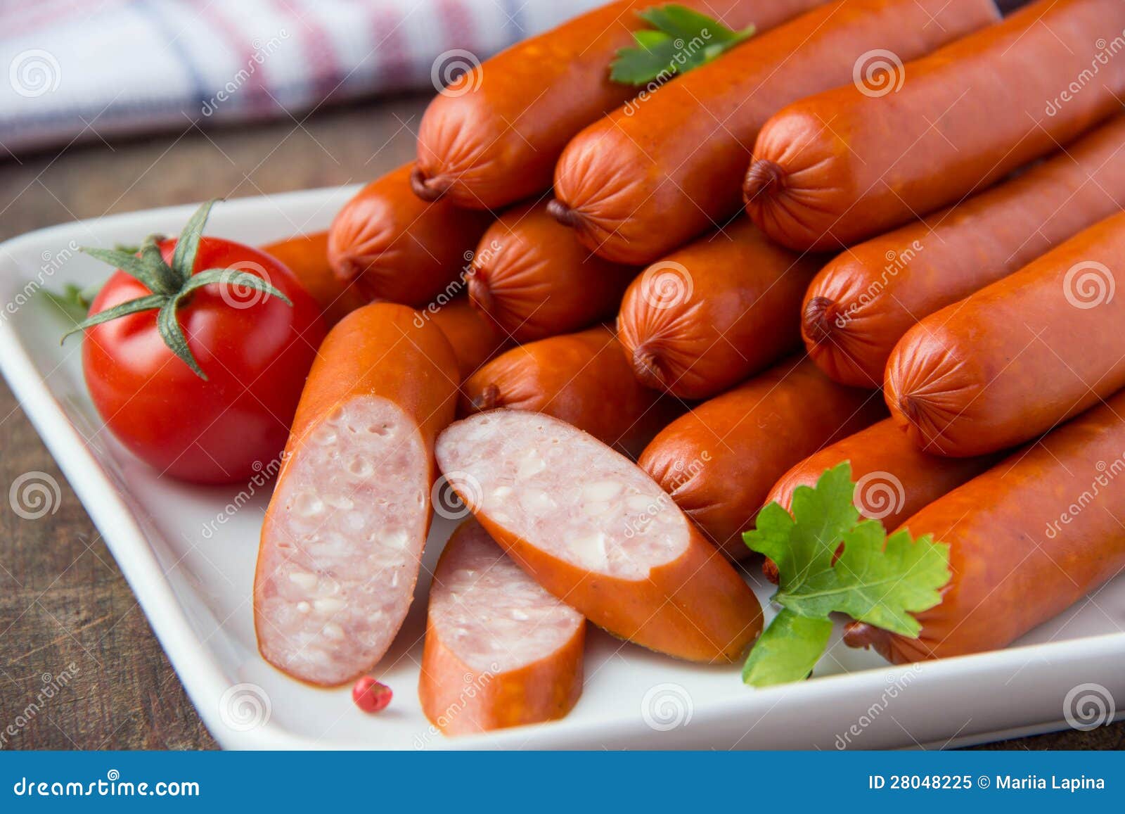 Worsten stock afbeelding. Image of rundvlees, kaas, keuken - 28048225