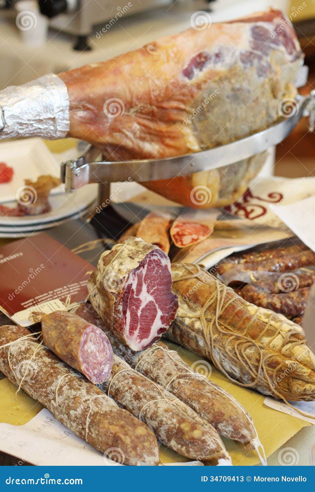 Worsten stock afbeelding. Image of varkensvlees, rood - 34709413