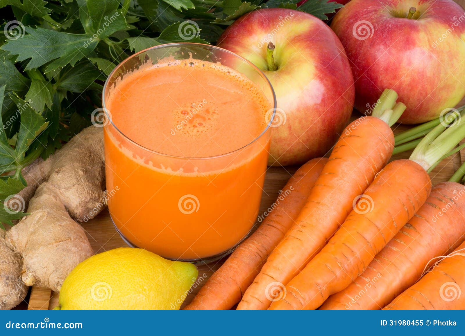 Wortelsap stock afbeelding. Image of ingrediënt, gladmaken - 31980455