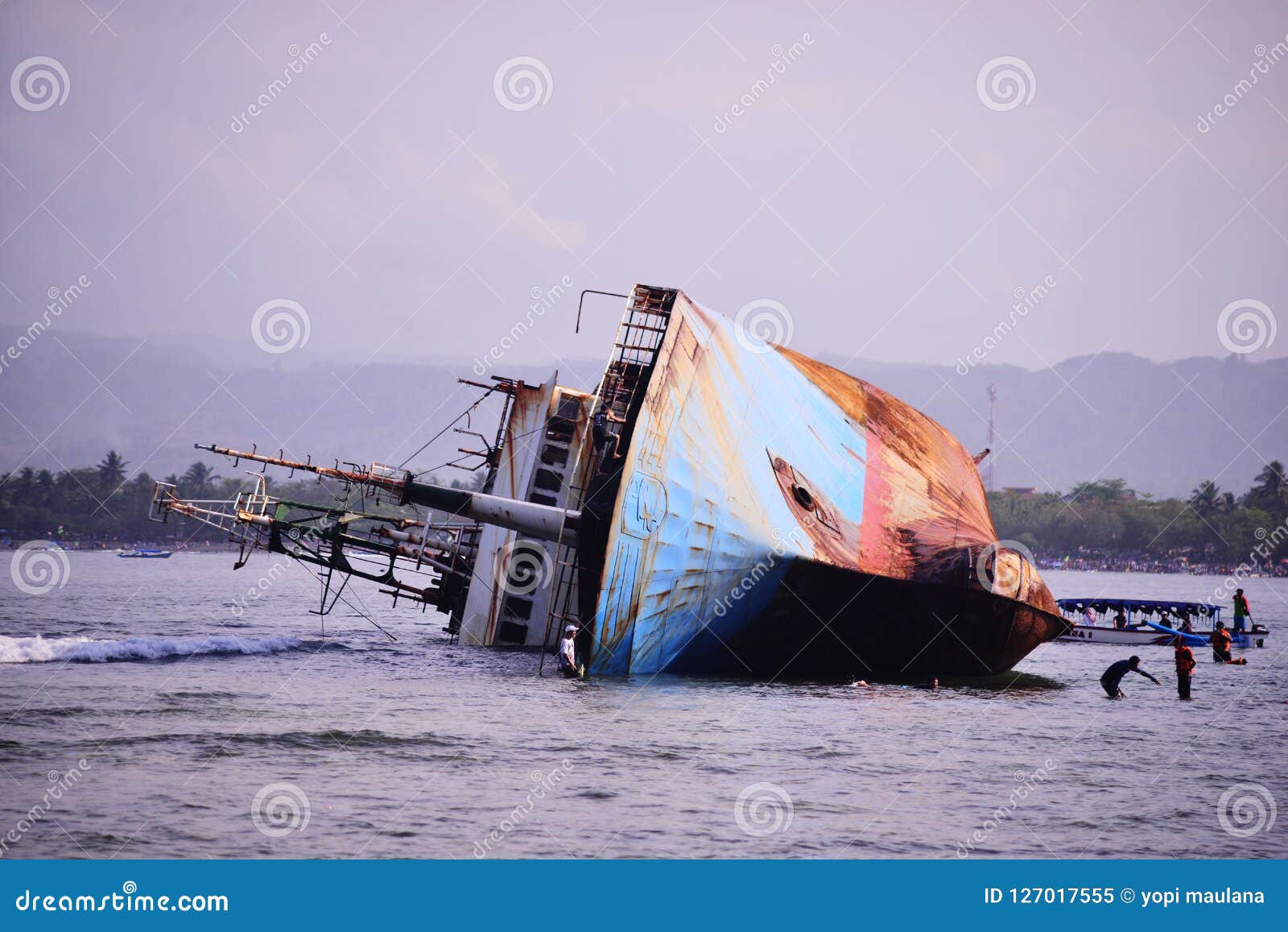 WRECK SHIP editorial image. Image of edge, saved, wreck - 127017555
