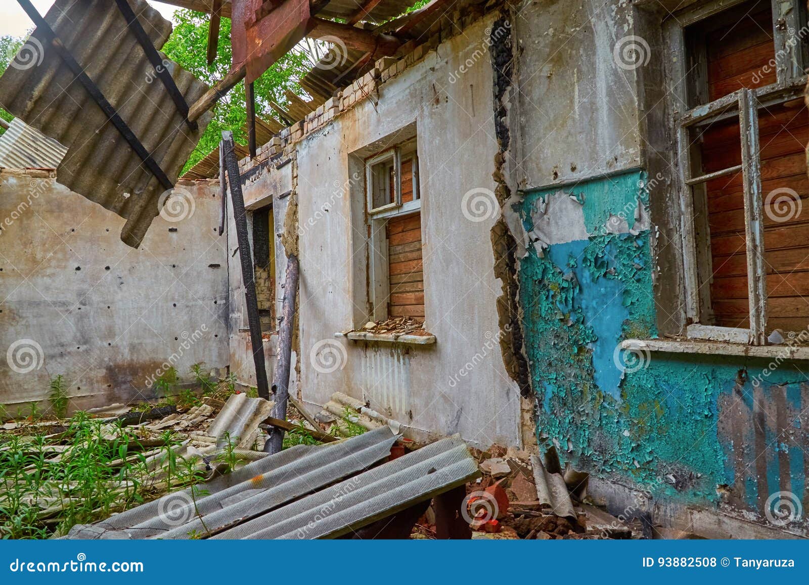 Wrecked Room in an Old Abandoned House Stock Photo - Image of home ...