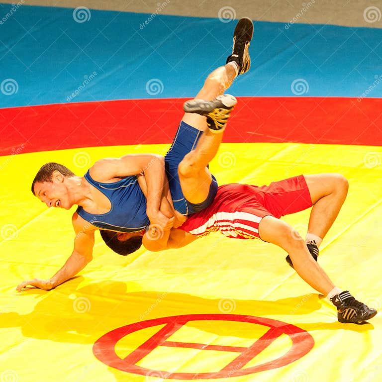Wrestlers fight editorial image. Image of indoor, muscular - 23887925