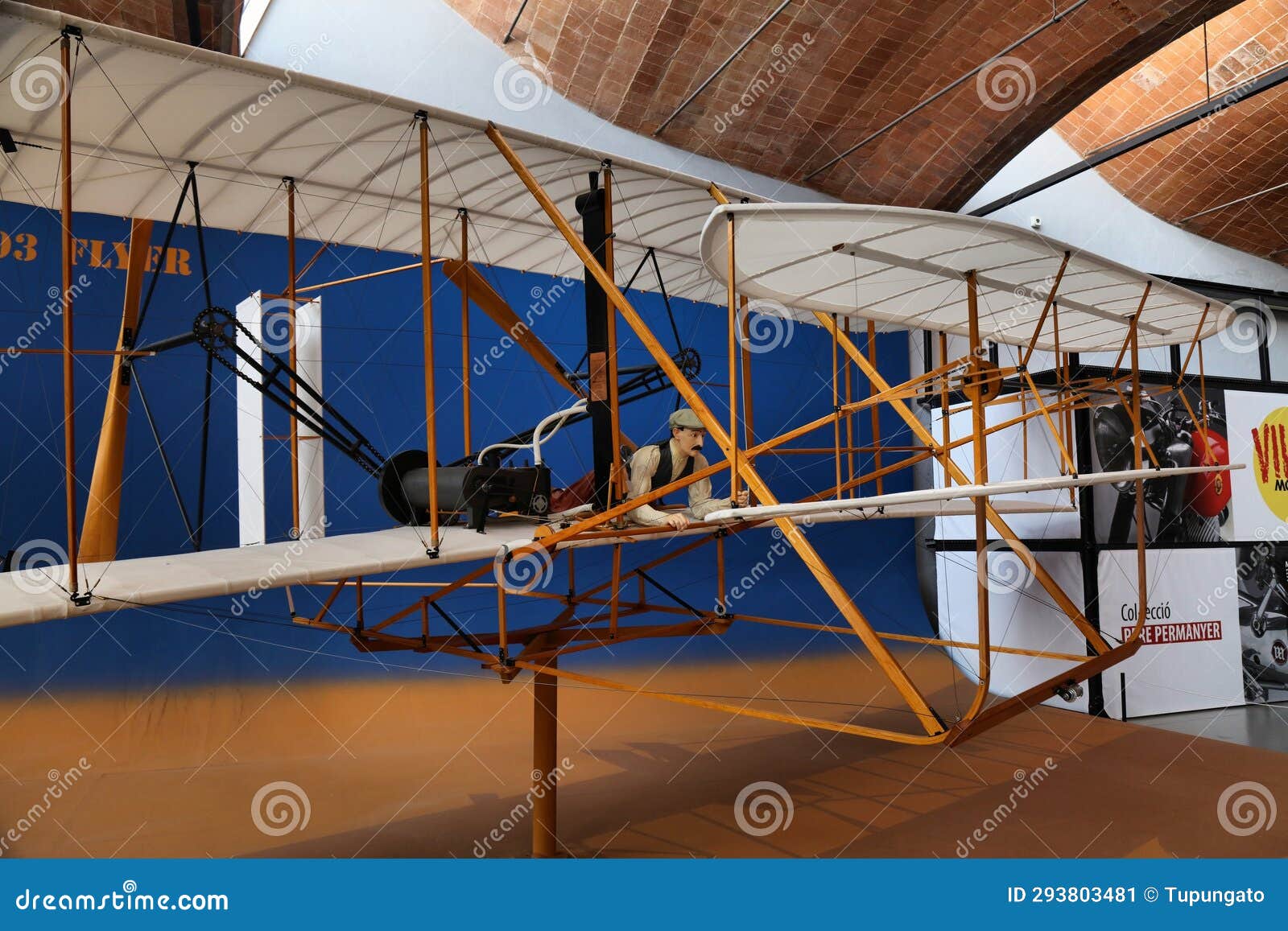 Wright Flyer First Ever Aircraft Replica Editorial Photo - Image of ...