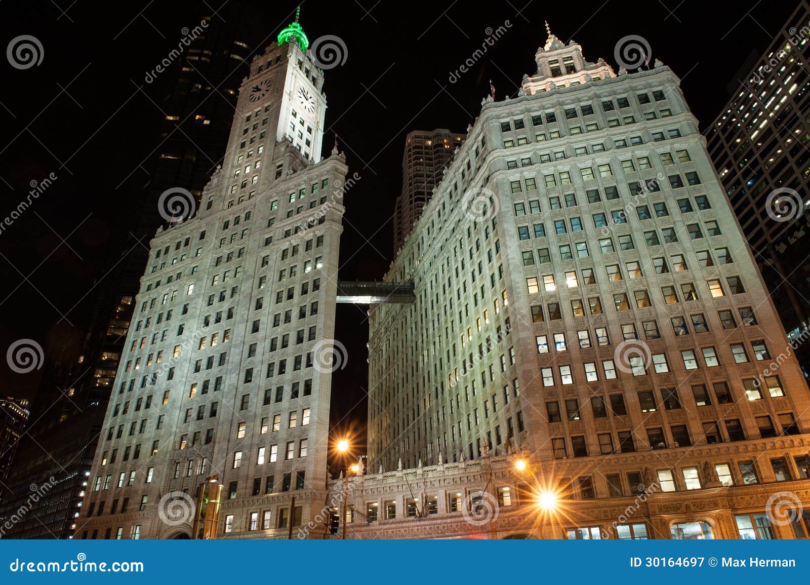 Wrigley Building at night editorial photography. Image of wrigley ...