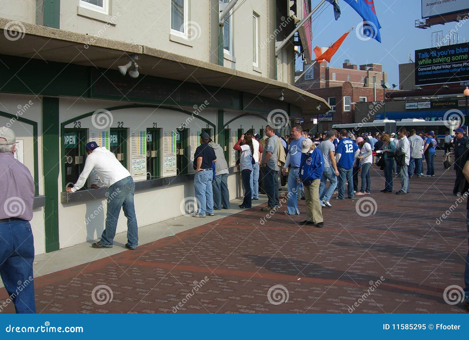 Wrigley Field Chicago Cubs Fans Editorial Image - Image of line, flags ...