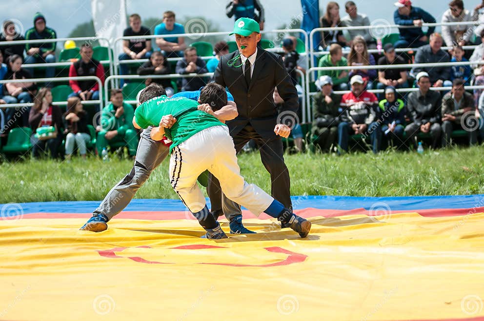 Wringen Auf Gurten Oder Koresh Redaktionelles Stockfoto - Bild von ...