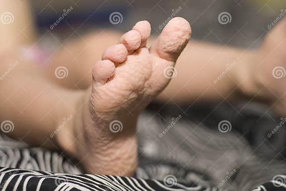 Wrinkled toes stock photo. Image of wrinky, girl, caucasian - 17111482