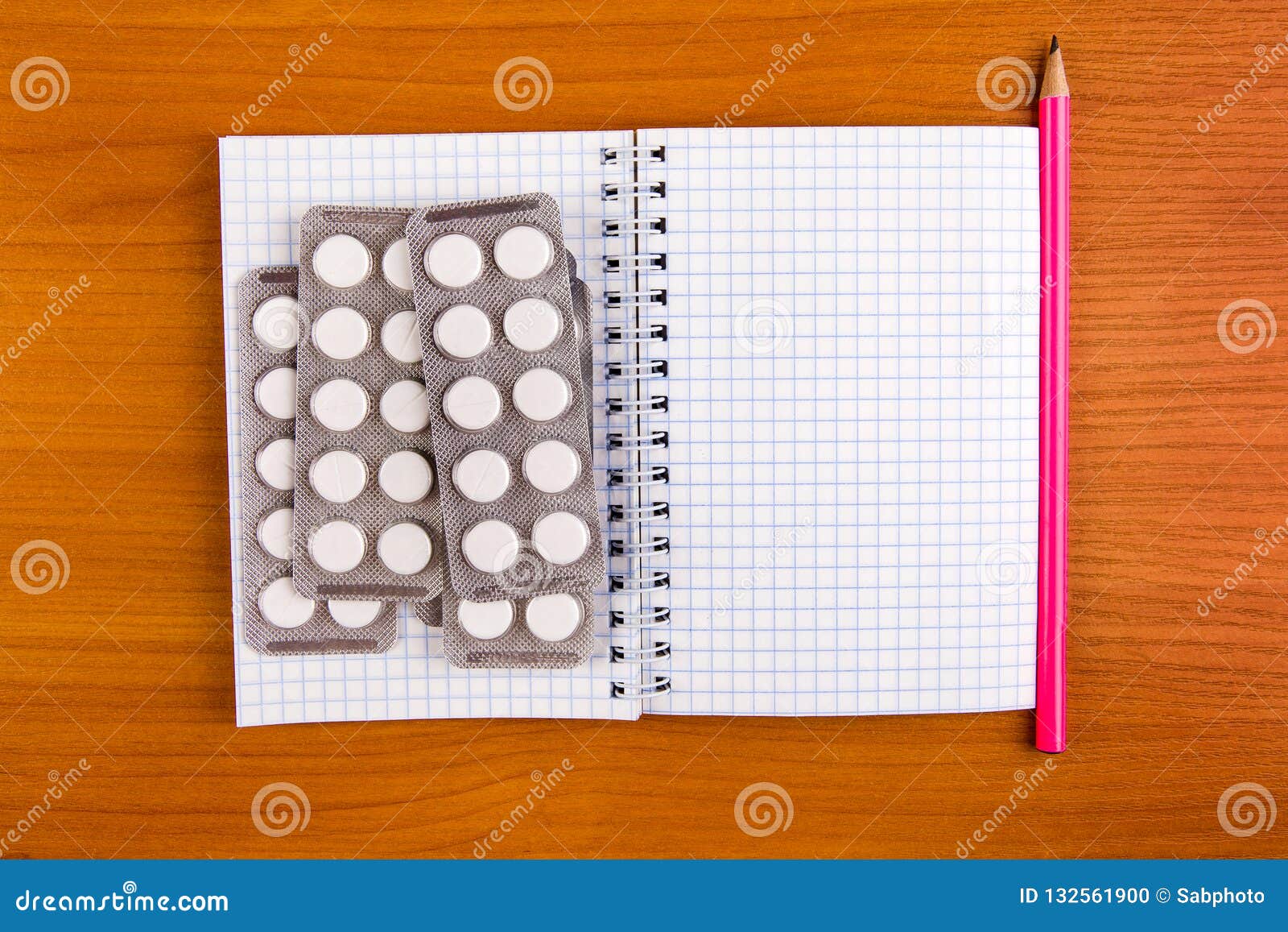 Notepad with a Pills stock photo. Image of paper, remedy - 132561900