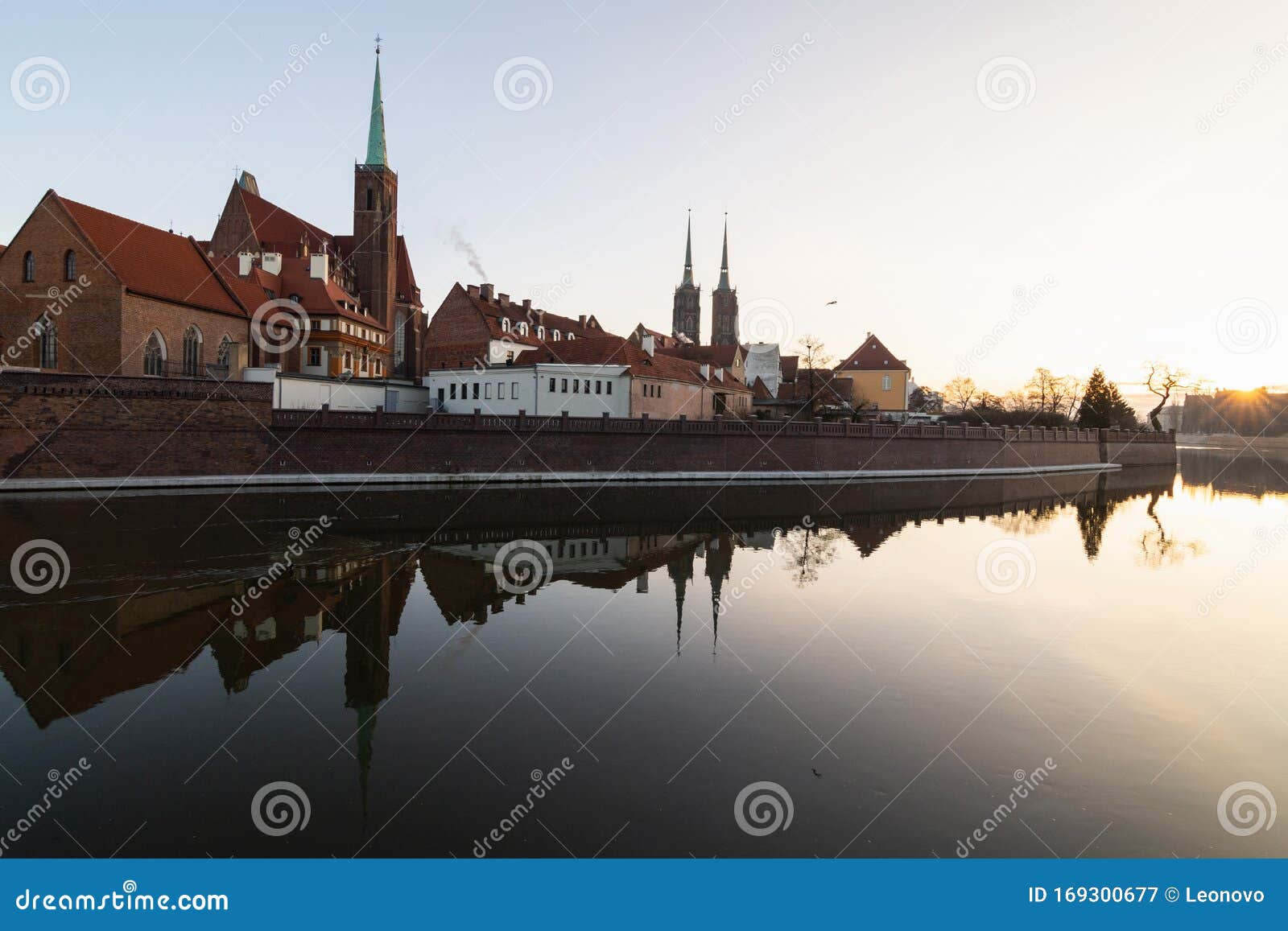 Wroclaw, Poland - December 2016: Old Town Reflection in Oder River ...