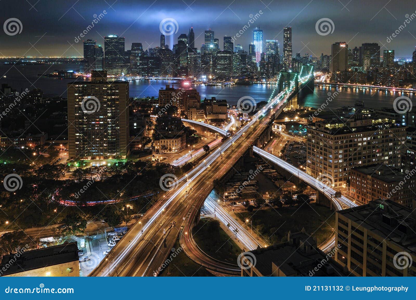 WTC 9/11 Tribute in Light editorial photography. Image of concrrete ...