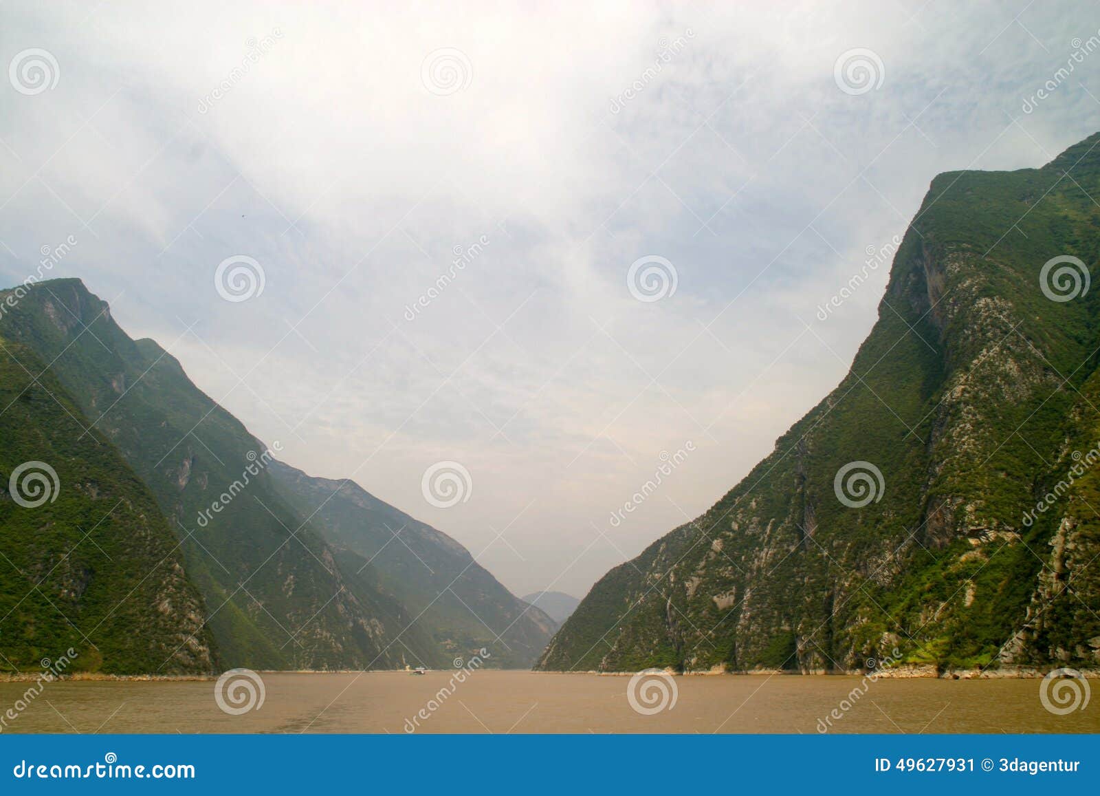 Wu Gorge on Yangtze River stock image. Image of landscape - 49627931