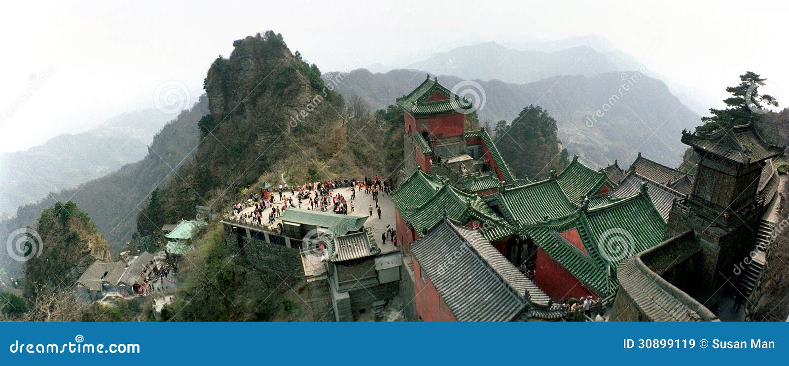Wudang-Berge, Wudangshan stockbild. Bild von steigen - 30899119