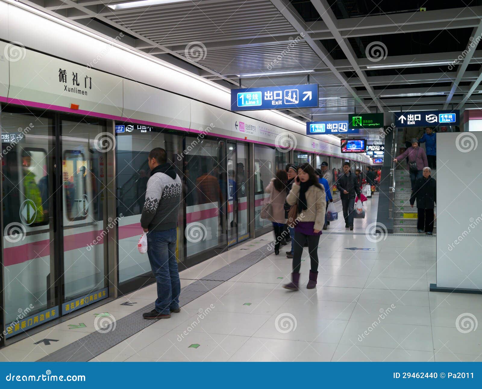 Wuhan Metro Line 2 Platform Editorial Image - Image of lines, glass ...