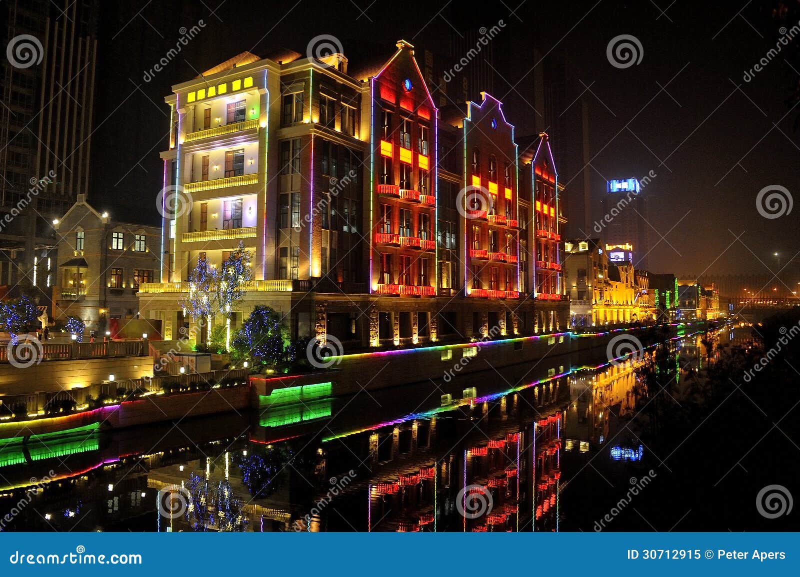 Wuhan at night stock image. Image of life, dark, building - 30712915