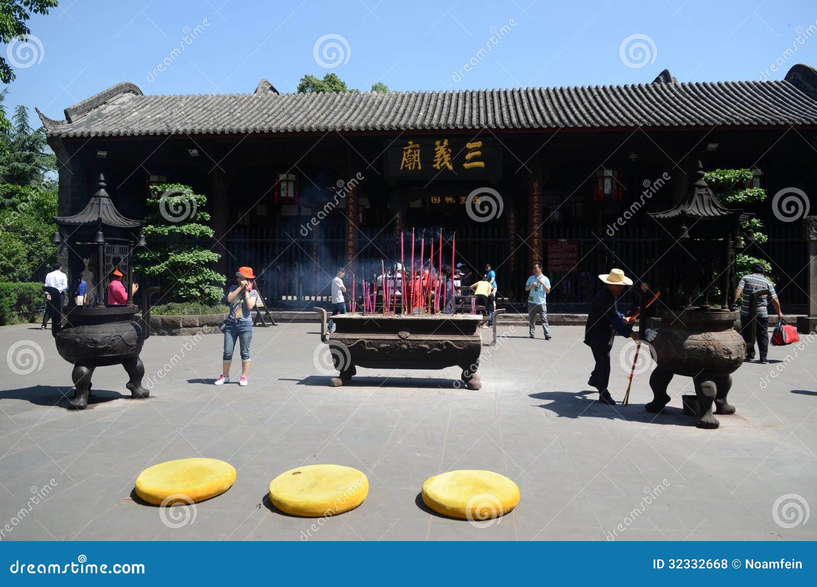 Wuhou temple in Chengdu editorial stock photo. Image of female - 32332668