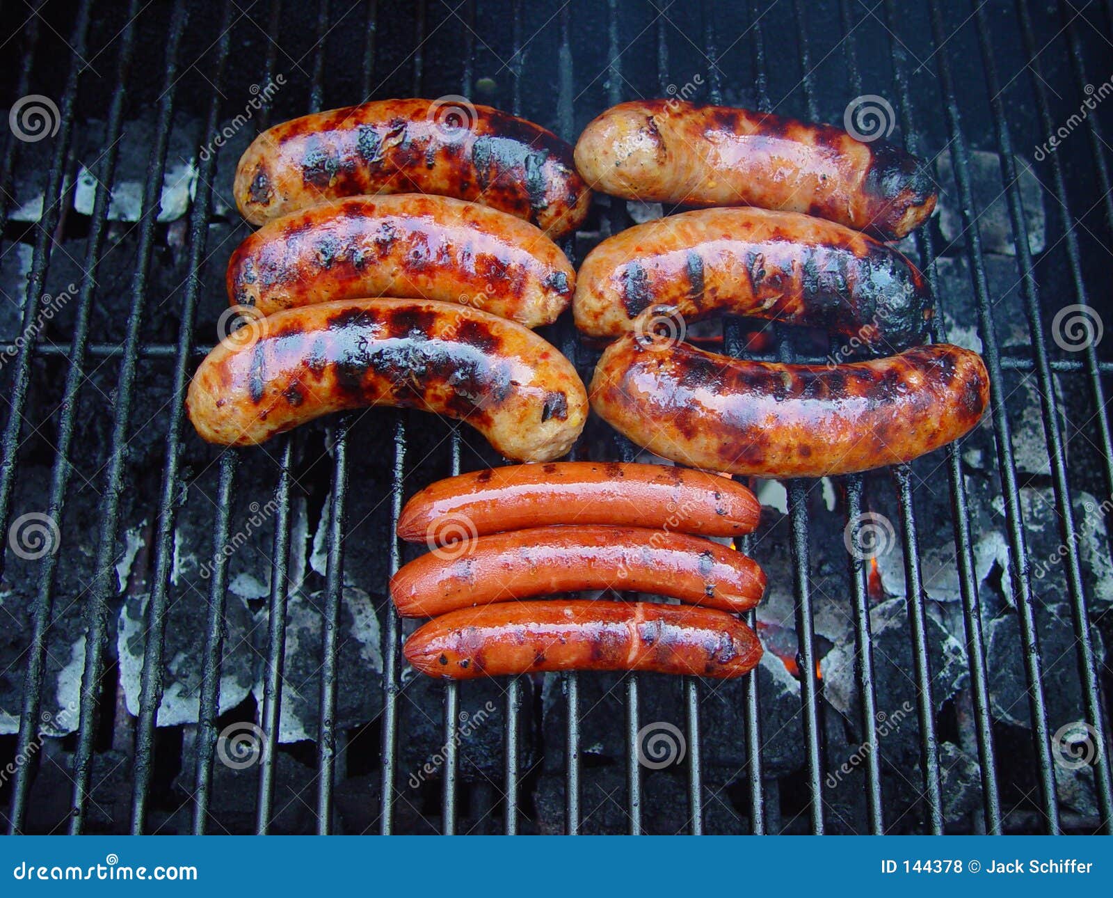 Wurst auf dem Grill stockfoto. Bild von reif, mahlzeit - 144378
