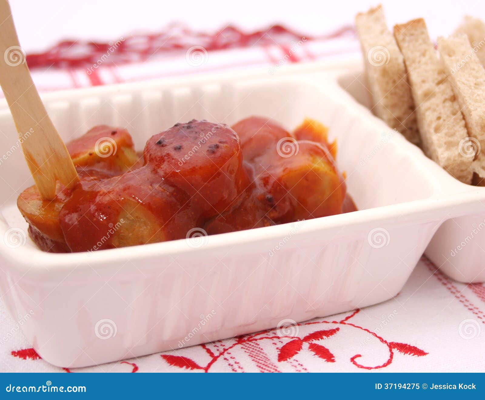 Wurst mit Ketschup stockbild. Bild von curry, essen, brot - 37194275