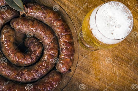 Wurst und Bier stockfoto. Bild von haufen, eingefroren - 8480564